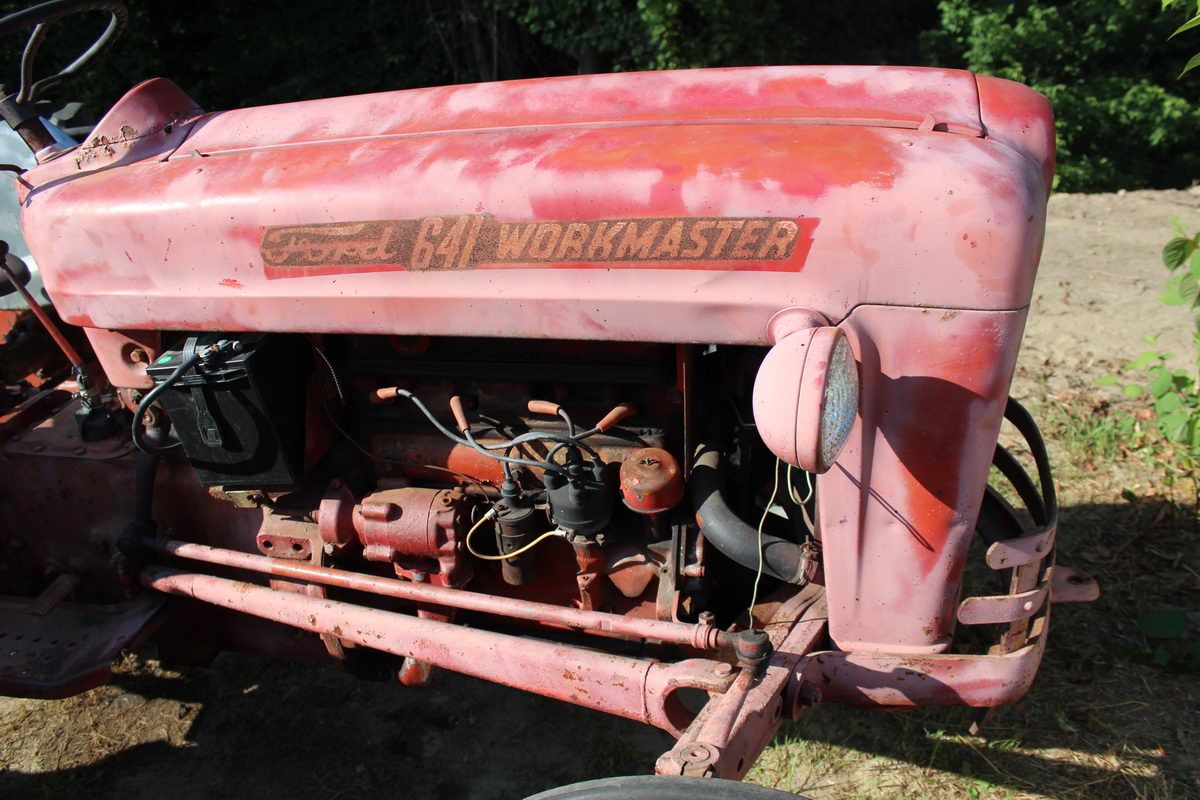 FORD 641 WORKMASTER - MADE FROM 1957-1961 - RUNS GREAT - STARTS INSTANTLY