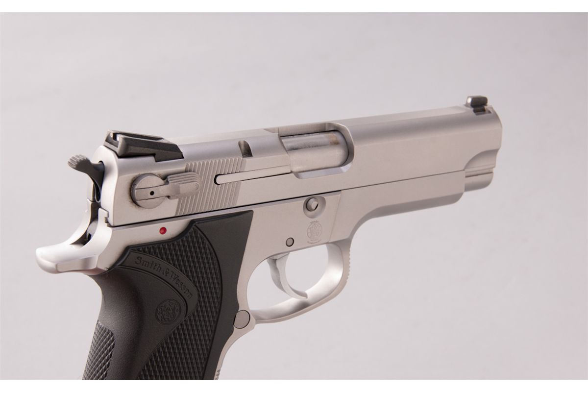 Smith & Wesson Model 4006 Semi-Automatic Pistol