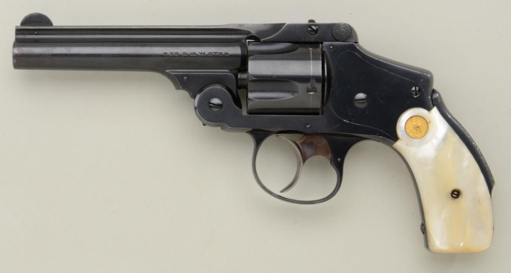 Smith & Wesson .38 Safety Hammerless DA revolver, .38 S&W cal., 4 ...
