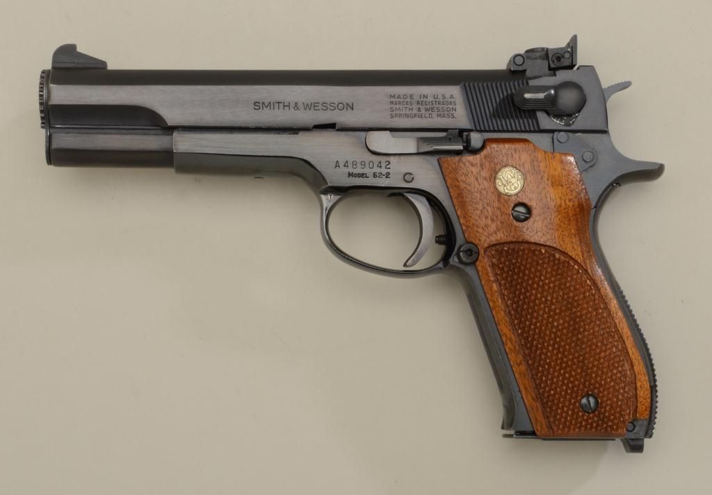 Smith & Wesson Model 52-2 semi-auto pistol, .38 Special Mid-Range cal ...