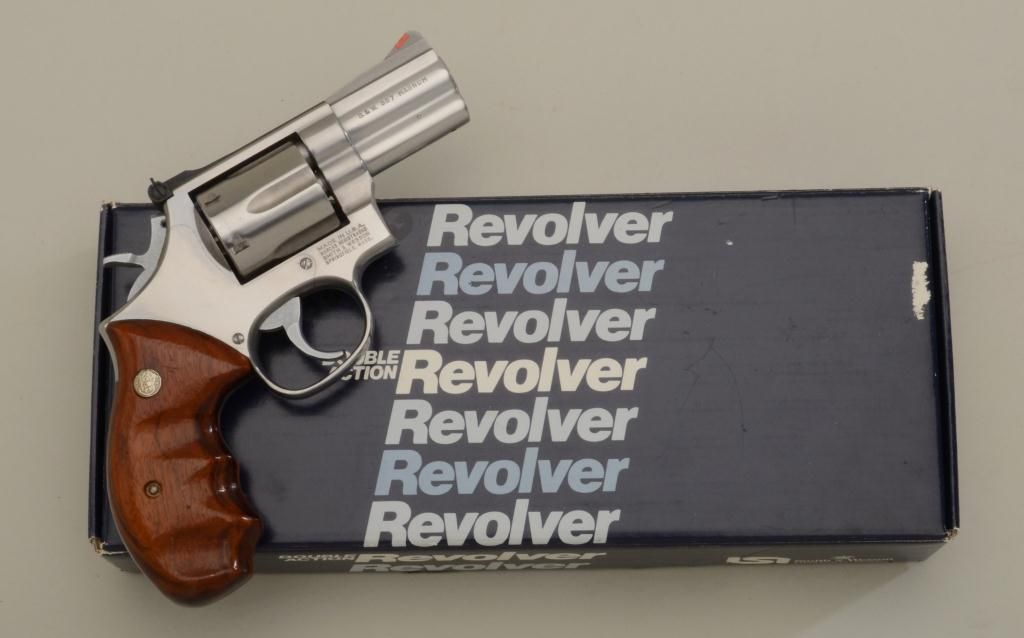 Smith & Wesson Model 686 DA revolver, .357 Magnum cal., 2-1/2” barrel ...