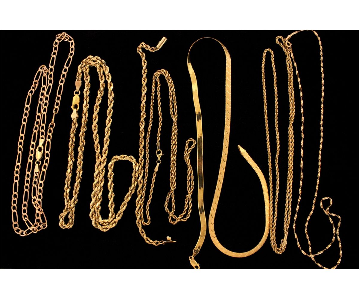 CHAIN: Lot assorted gold chains and bracelet