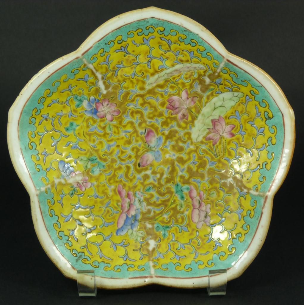 CHINESE TONGZHI ENAMELED PORCELAIN BUTTERFLY BOWL