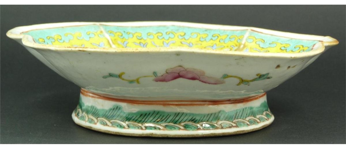 CHINESE TONGZHI ENAMELED PORCELAIN BUTTERFLY BOWL