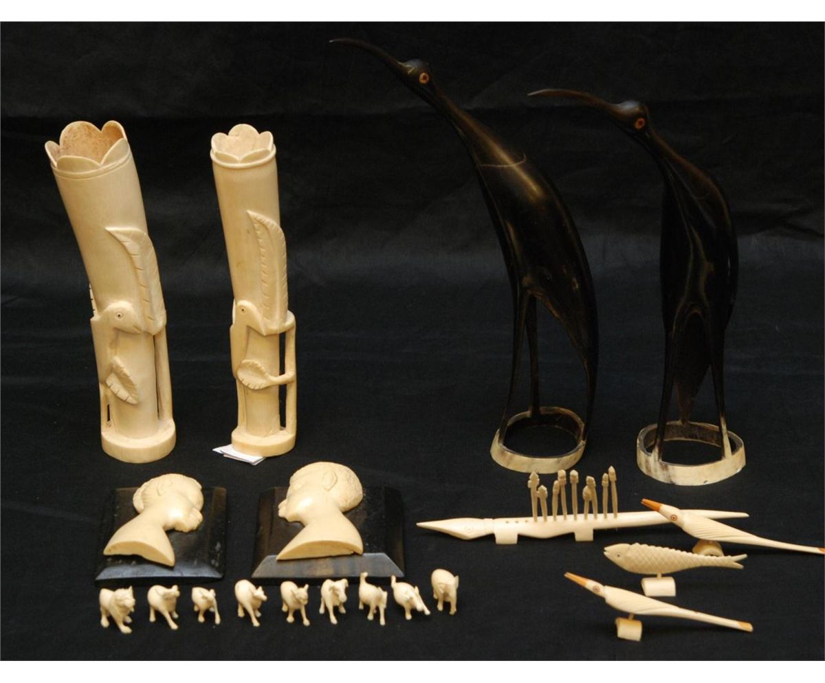 26 CARVED AFRICAN IVORY AND HORN ITEMS