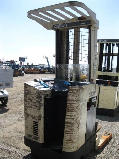 Crown 35RRTT Stand-Up Forklift