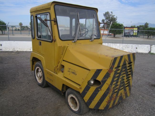 Clark CT40 Tug Car