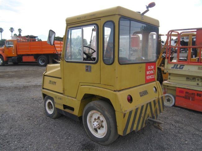 Clark CT40 Tug Car
