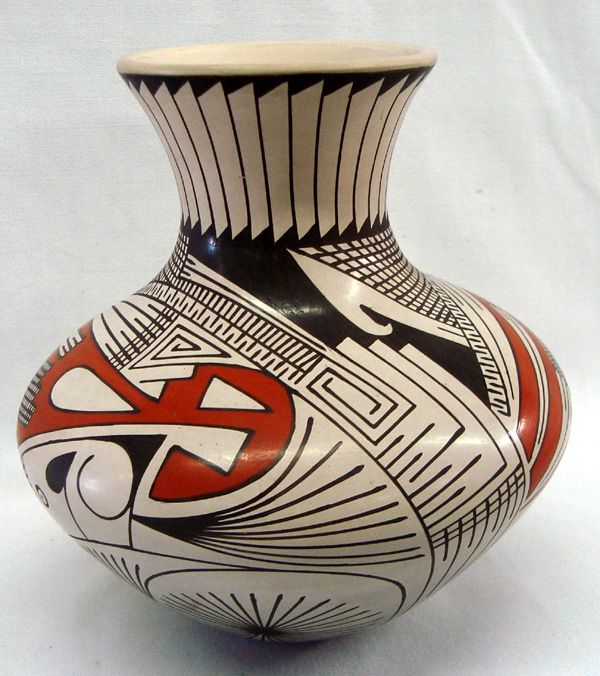 Mata Ortiz Polychrome Vase - Nicolas Quezada