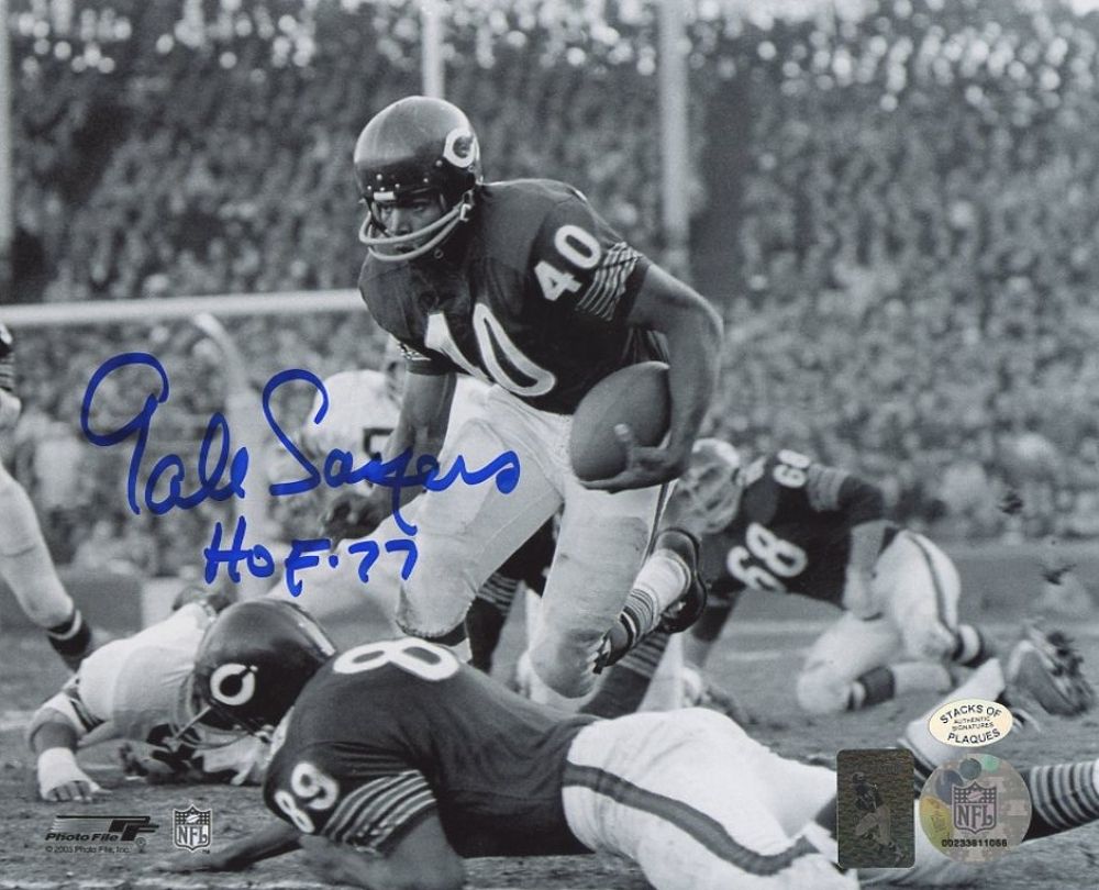 Gale Sayers Signed Bears 8x10 Photo Inscribed "HOF 77" (Sayers)