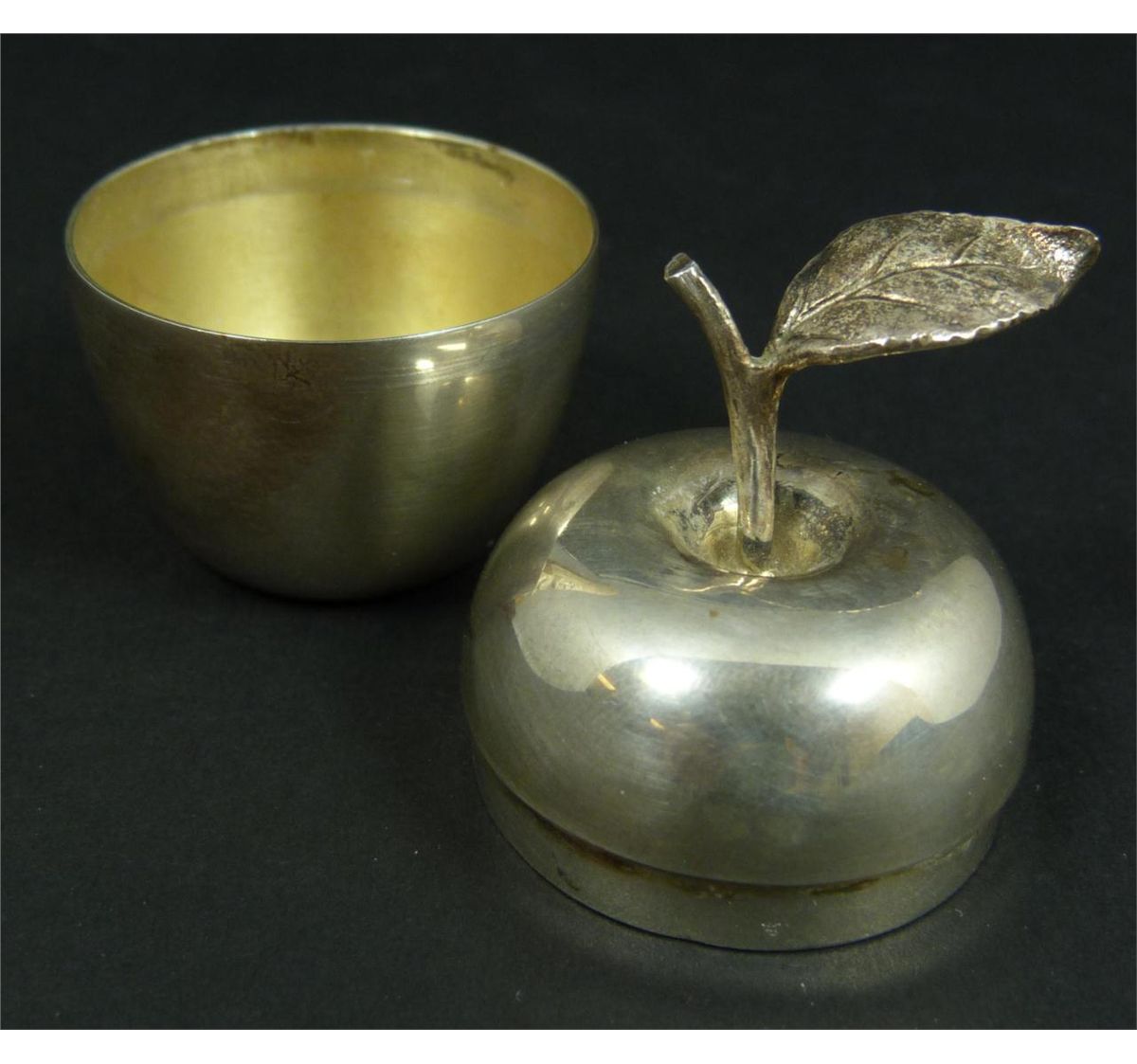 TIFFANY & Co STERLING SILVER APPLE FORM BOX 25008