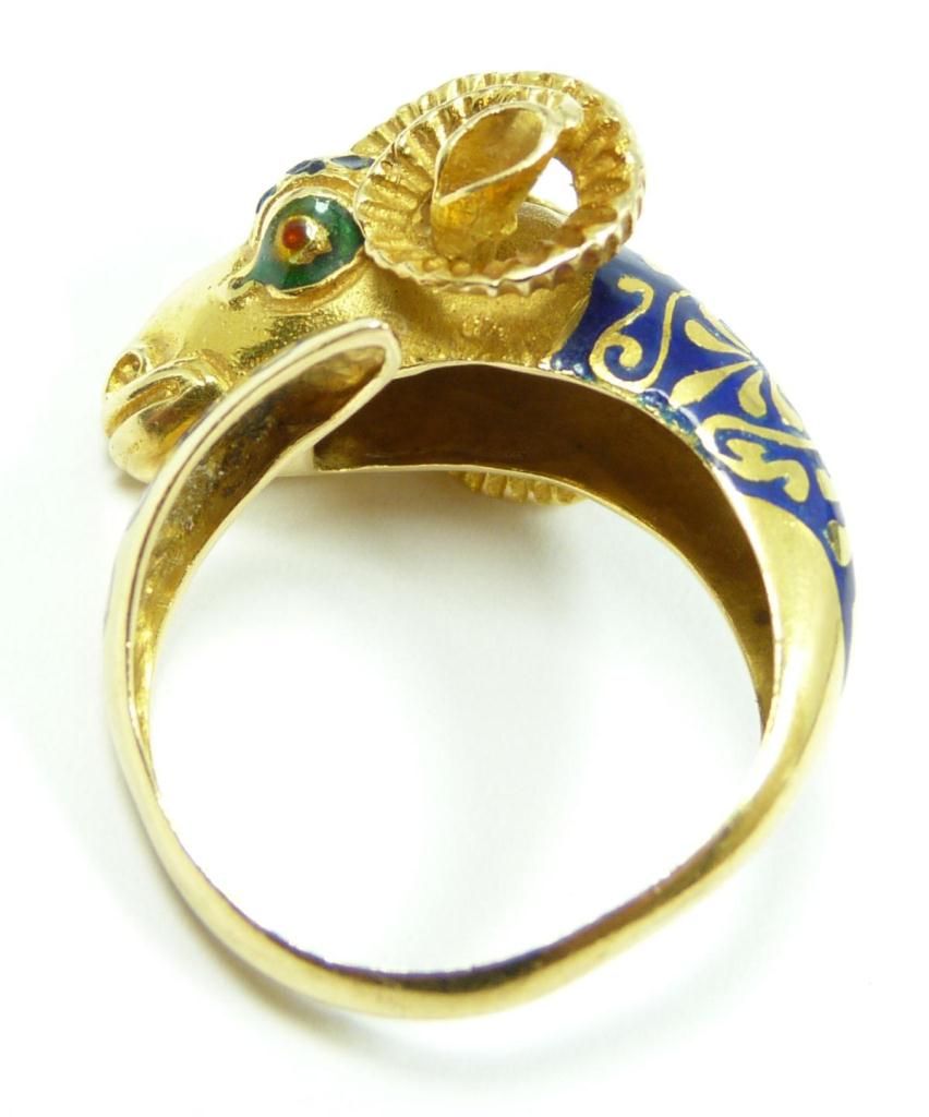 A LADIES GREEK 18K YELLOW GOLD RAMS HEAD RING