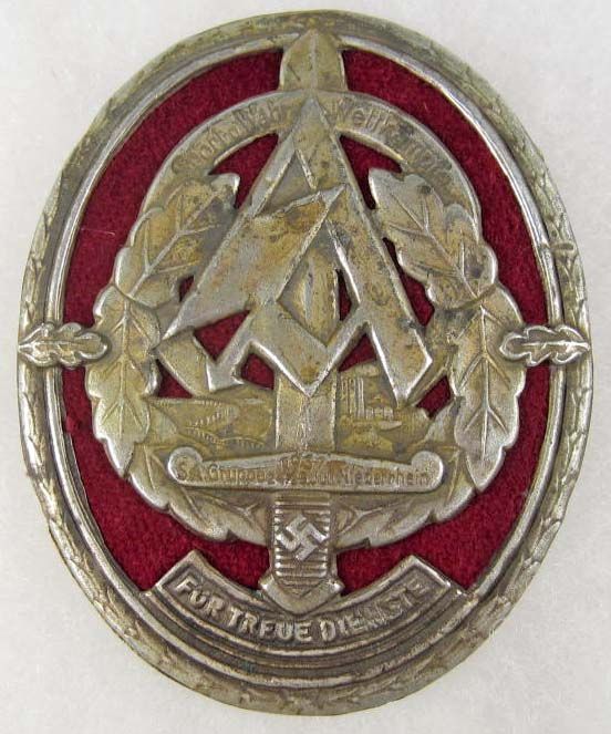 GERMAN NAZI SPORT SHIELD W/ RED WOOL BACKING - PINBACK