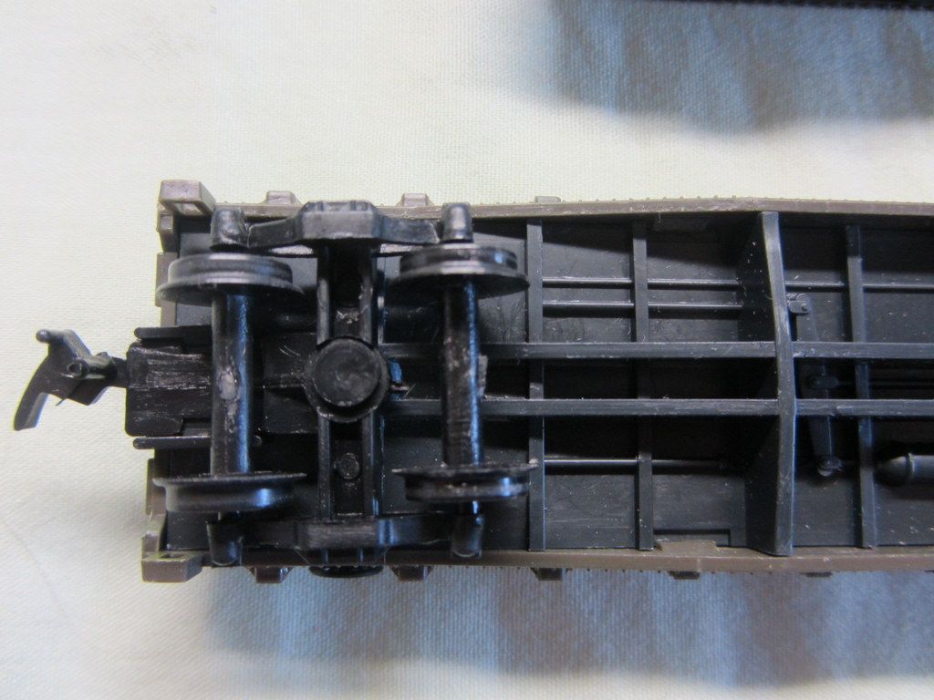 HO SCALE AHM Army Tank & 50' Flatbed