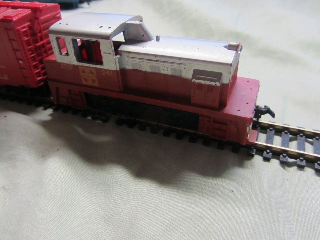 HO SCALE Mantua/Tyco Diesel Engine, Boxcar & Caboose