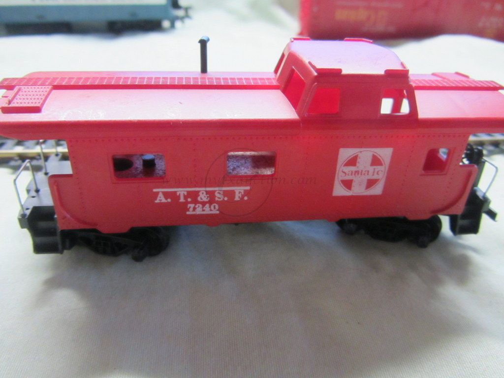 HO SCALE Mantua/Tyco Diesel Engine, Boxcar & Caboose