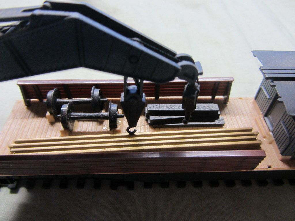 HO SCALE Tyco Crane & Boom Tender