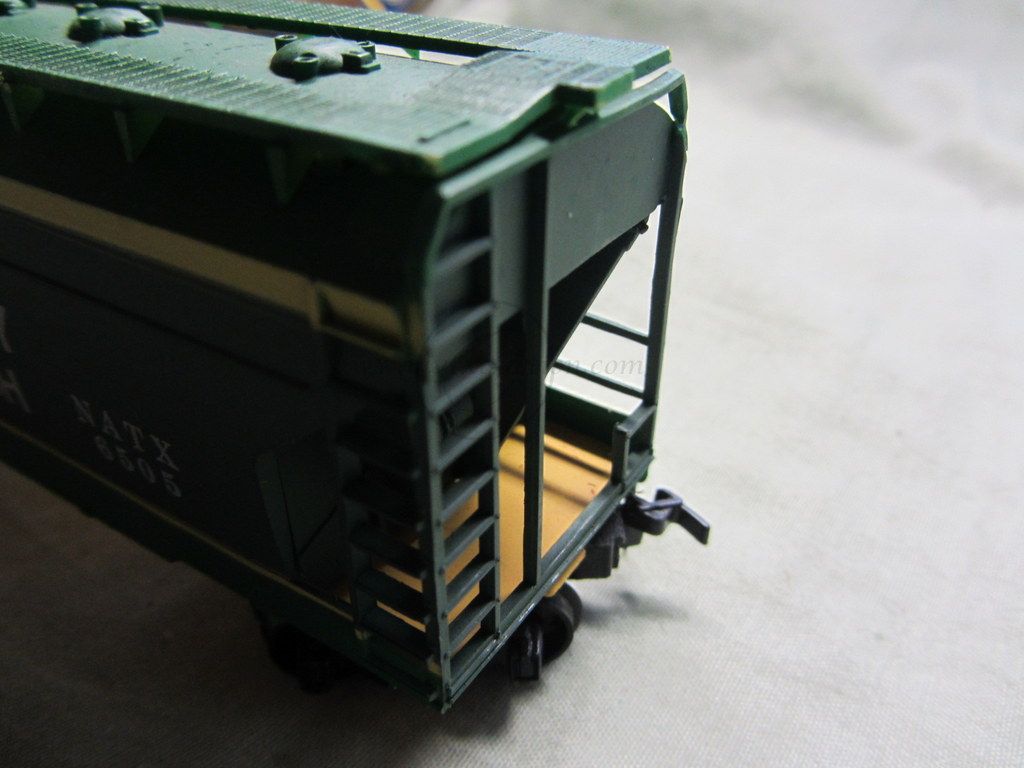 Ho Scale Ahm Covered Hopper