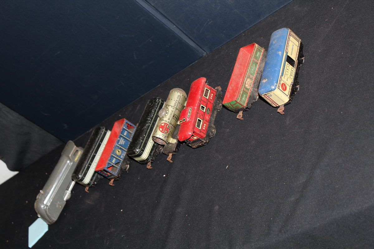 8 PC. MARX TRAIN SET - MERCURY