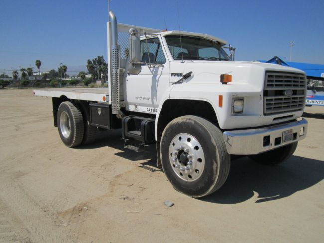 1994 Ford F700 S/A Flatbed Truck