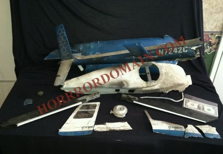 TERMINATOR 3 MINIATURE SCREEN USED & MATCHED BELL JET RANGER HELICOPTER