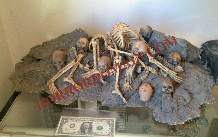 TERMINATOR 2 T2 SCREEN USED FUTURE WAR SCENE WITH SET PIECE 8 SKULLS ...