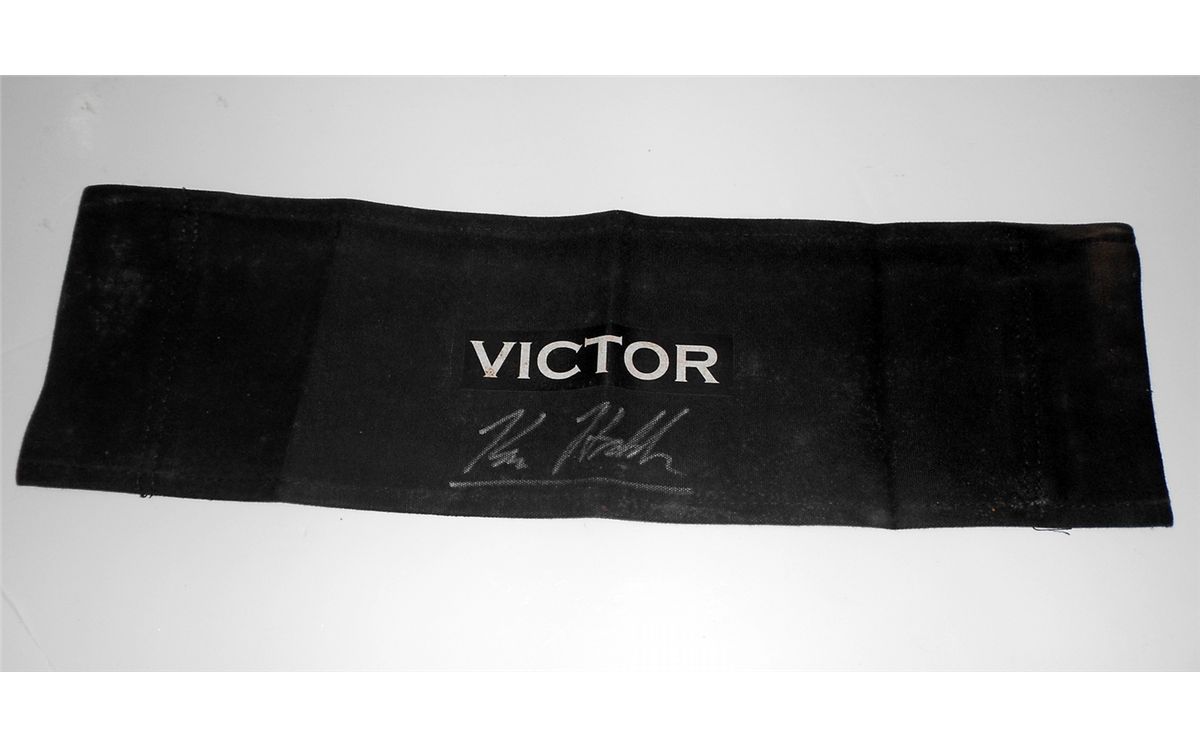 HATCHET KANE HODDER VICTOR CROWLEY SIGNED CHAIRBACK & T-SHIRT