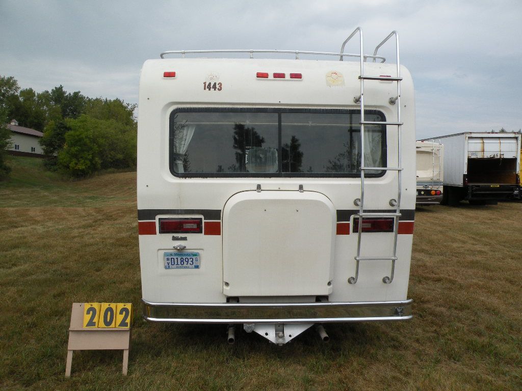 1984 Chev Honey motorhome 1GBKP37W4E3353755