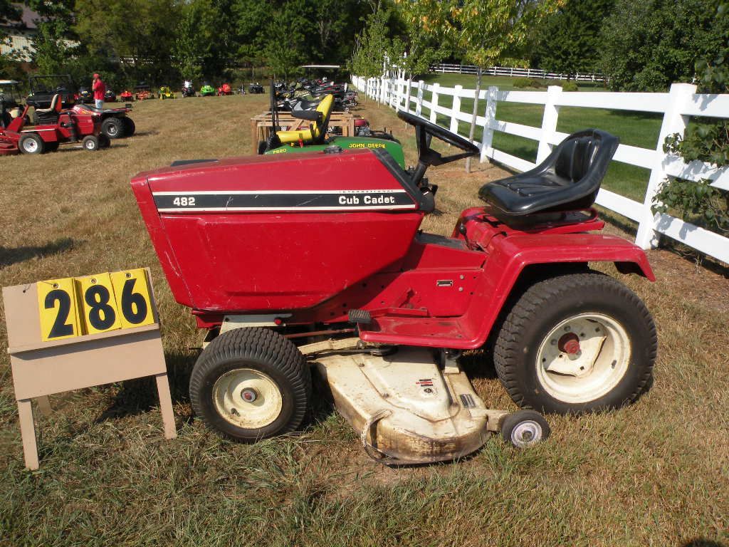 Int'l/Cub Cadet 482 w/50" deck 2050591U679214