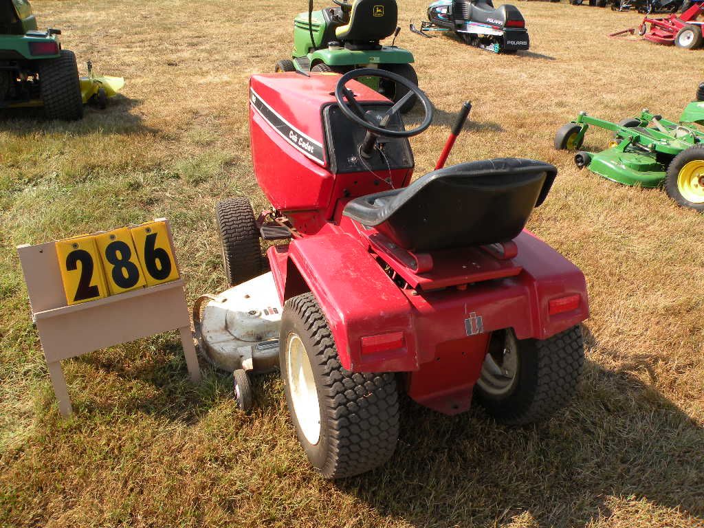 Int'l/Cub Cadet 482 w/50" deck 2050591U679214