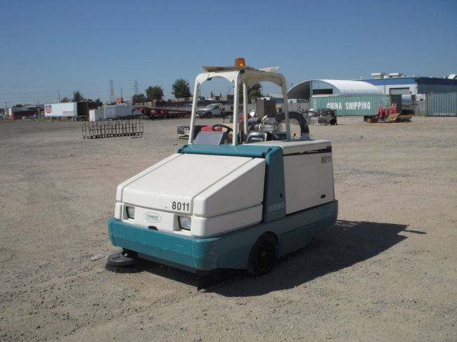 1999 Tennant 6550 Ride-On Indoor/Outdoor Sweeper
