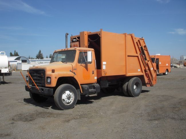 1989 International S1900 S/A Garbage Truck