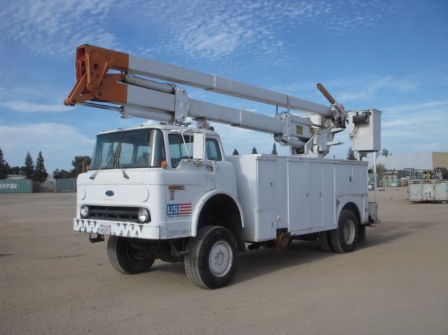 1990 Ford 8000 AWD S/A CabOver Utility Boom Truck