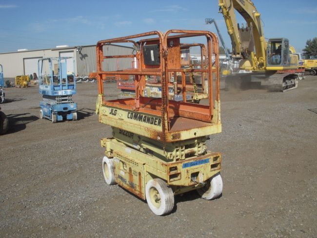 1992 JLG CM1432 Scissor Lift