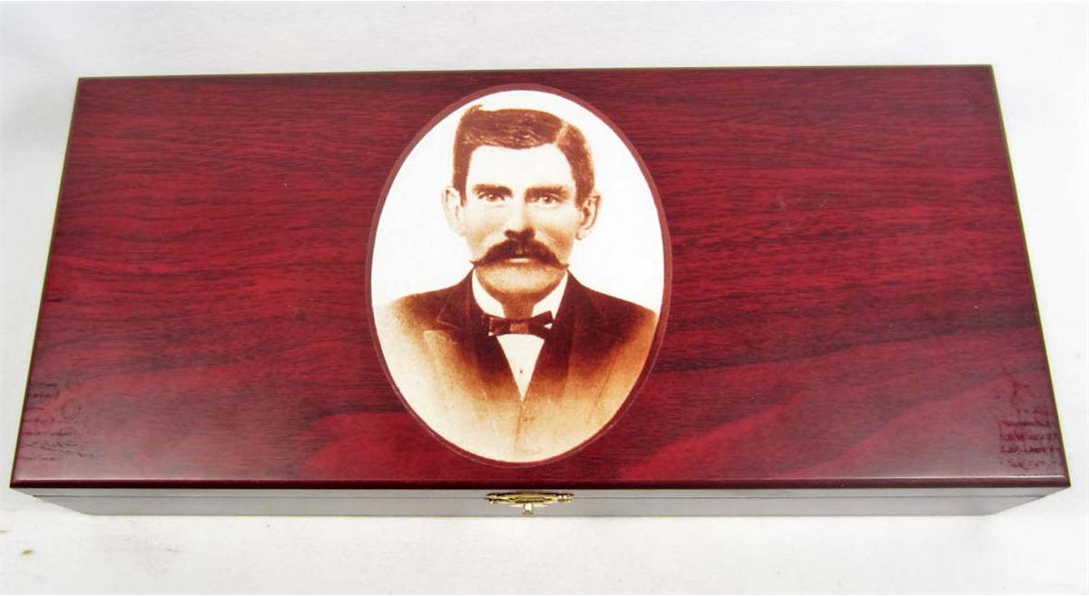DOC HOLLIDAY GUN KNIFE IN COLLECTORS BOX
