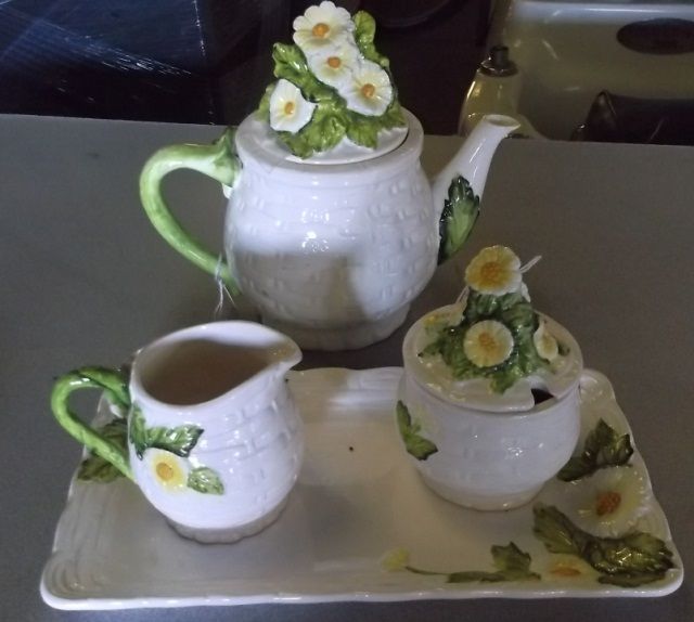 Lefton Tea Set Rustic Daisy Pattern Tea Pot # 3855 Sugar Bowl # 3858 ...