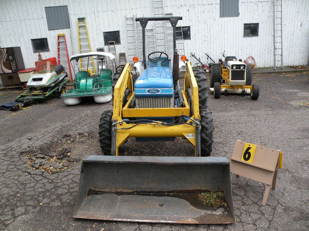 Ford model 1910 conpact tractor. Diesel, ROPS, 4x4, 413 hrs, Ezee On ...