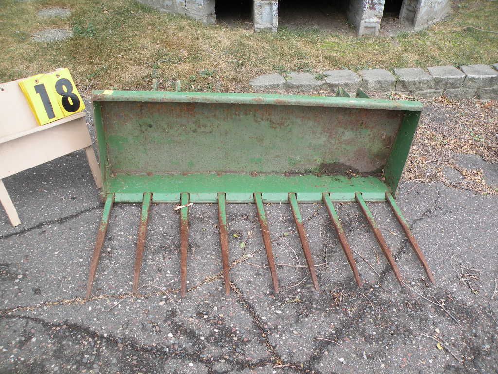 John Deere 60" manure bucket, fits #145 loader