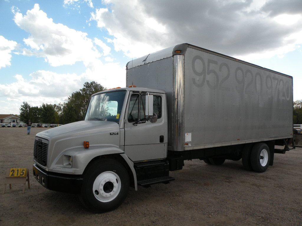 1995 Freightliner FL70, 8.3 Cummins, air brakes, 22 ft box ...