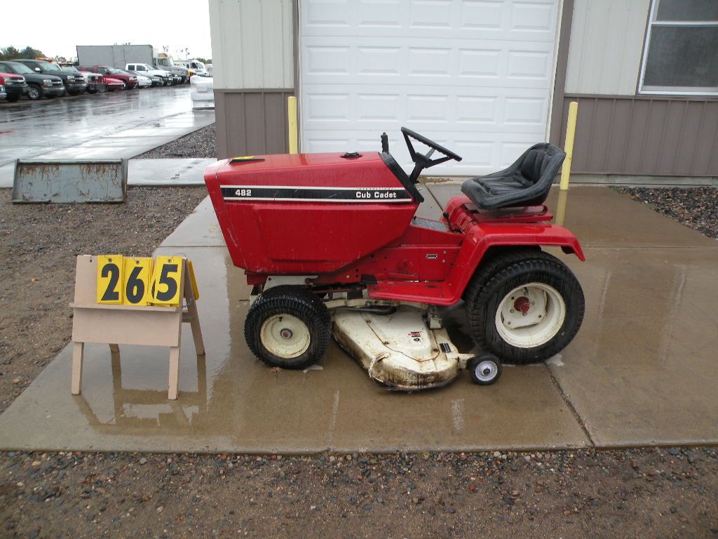 Cub Cadet 482 riding mower 205059IU679214