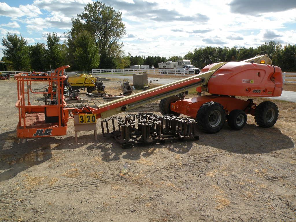JLG 400S manlift, 40 ft lift w/grouser tracks 0300075042