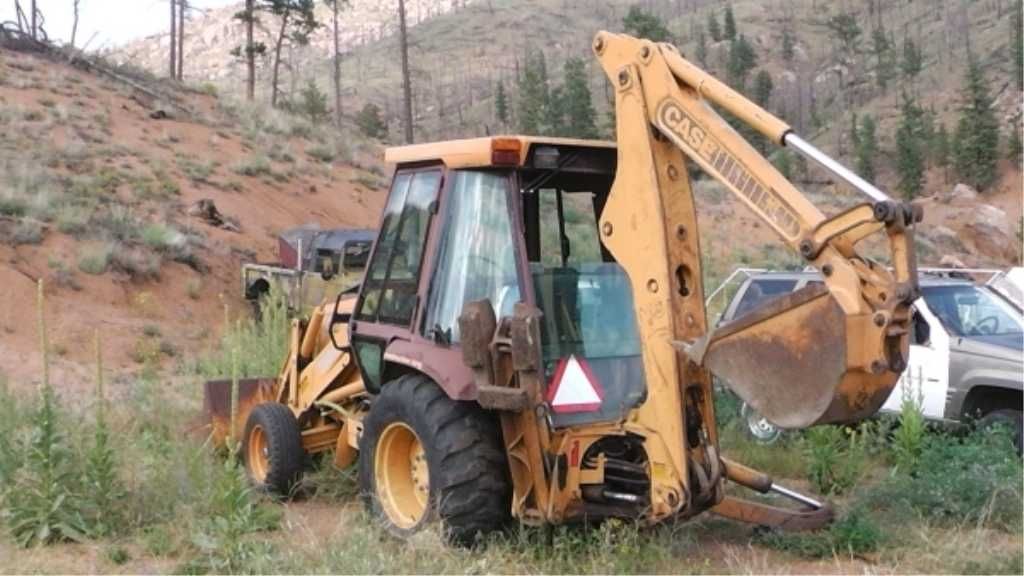 Case 580 K rubber tire backhoe 2 wd, enclosed cab, runs and operates ...
