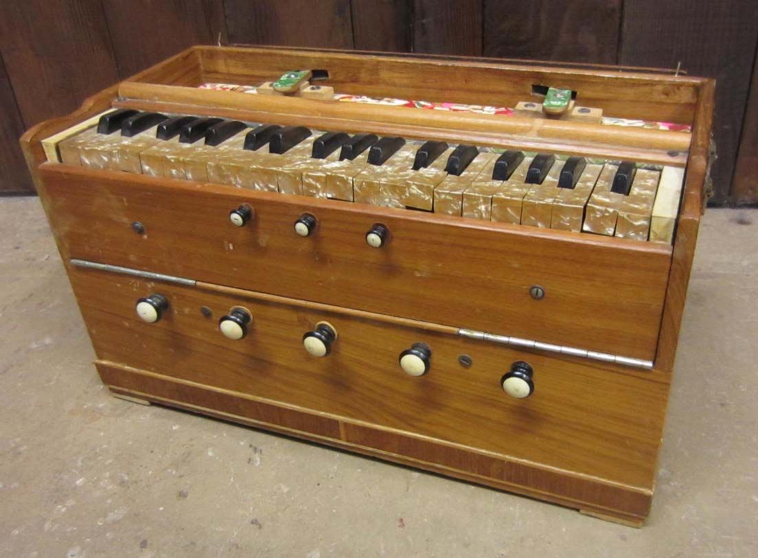 VINTAGE TABLE TOP PUMP ORGAN W/ MOTHER OF PEARL KEYS