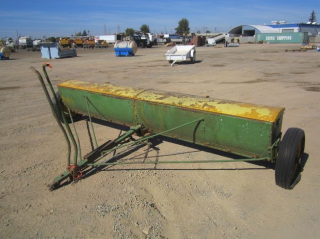 John Deere LF S/A Towable Fertilizer Spreader