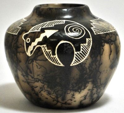 Acoma Pueblo Bear Etched Horsehair Pottery - Gary Yellow Corn Louis