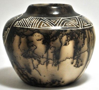 Acoma Pueblo Bear Etched Horsehair Pottery - Gary Yellow Corn Louis