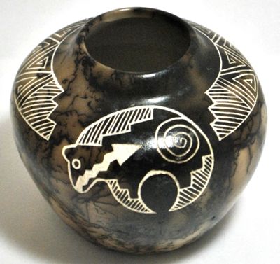Acoma Pueblo Bear Etched Horsehair Pottery - Gary Yellow Corn Louis