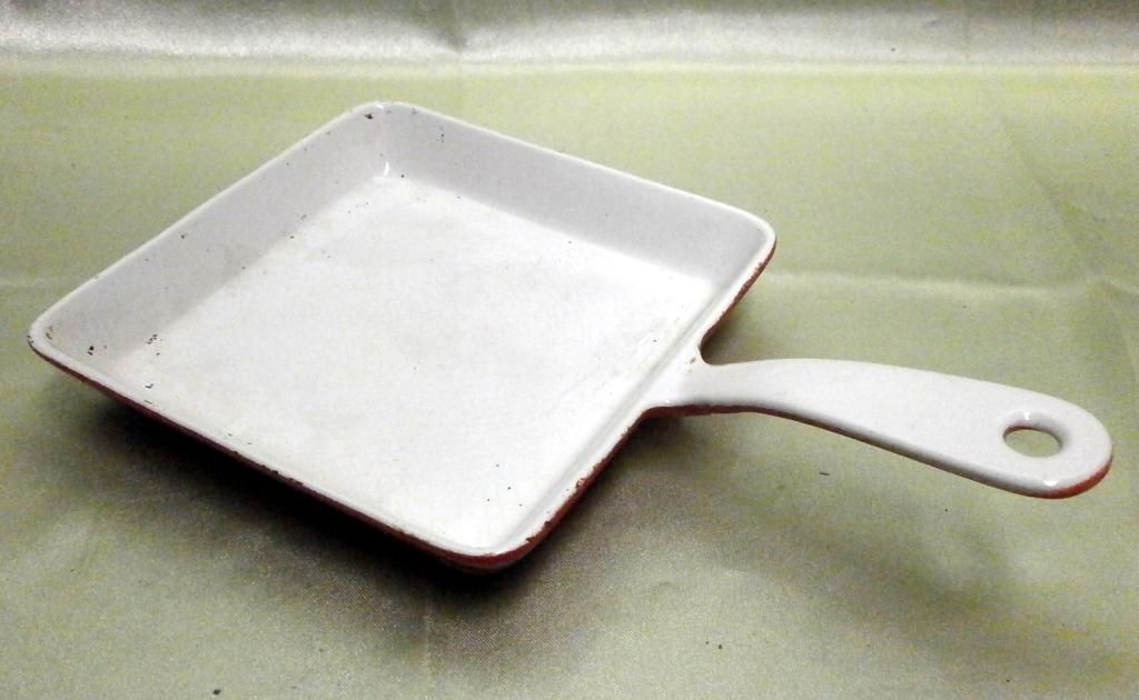 Prizer Ware Enamel Cast Iron Skillet w/S&P Shakers