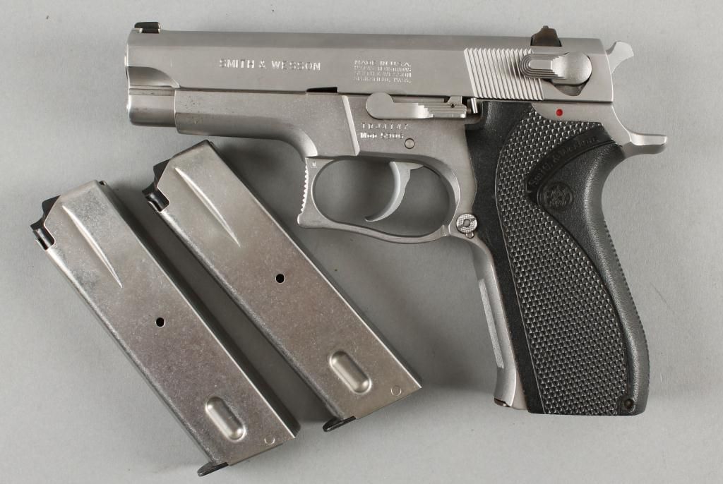 Smith Wesson Mdl 5906 Cal 9mm SN TDJ4147Double Action Semi Automatic Smith Wesson Mdl 5906 Cal 9mm SN TDJ4147Double Action Semi Automatic