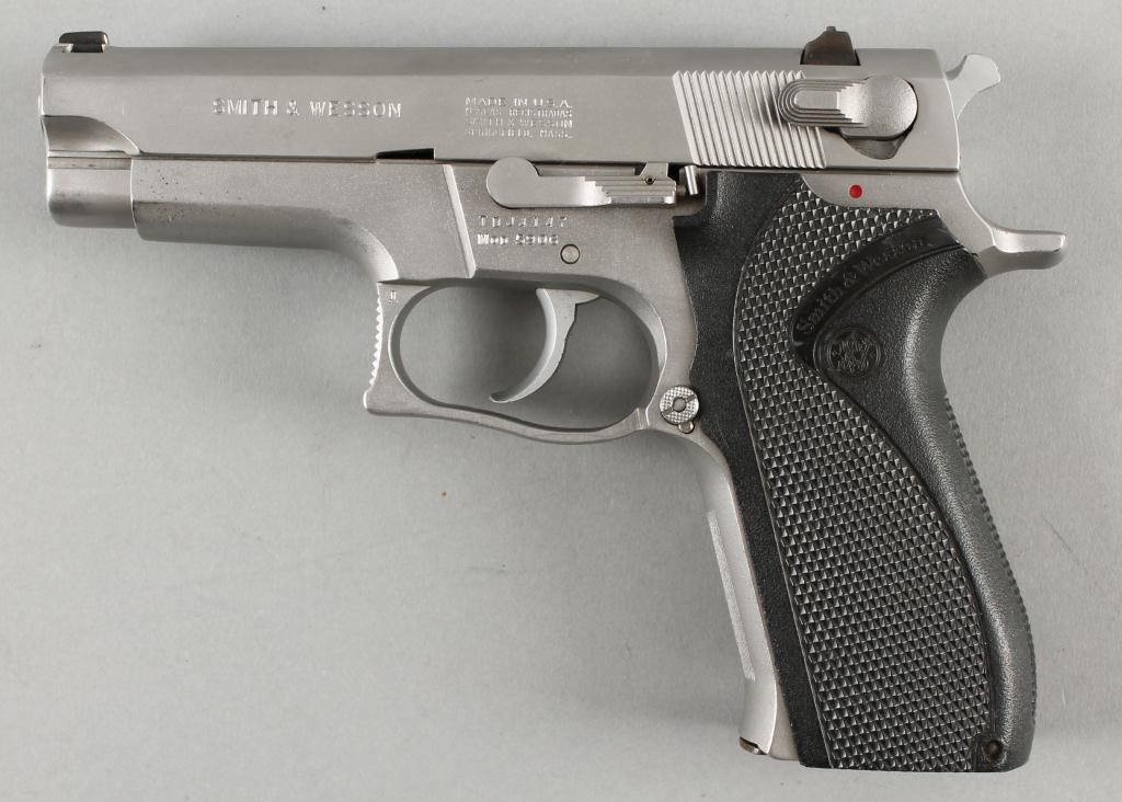 Smith Wesson Mdl 5906 Cal 9mm SN TDJ4147Double Action Semi Automatic Smith Wesson Mdl 5906 Cal 9mm SN TDJ4147Double Action Semi Automatic